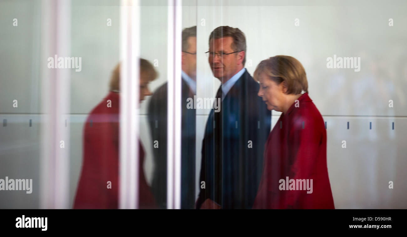 German Chancellor Angela Merkel and Lower Saxony's Prime Minister ...