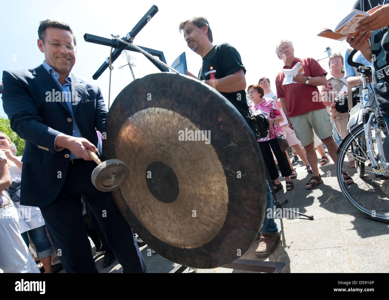 A choir performs within the scope of singing project 'Sing - Day of ...