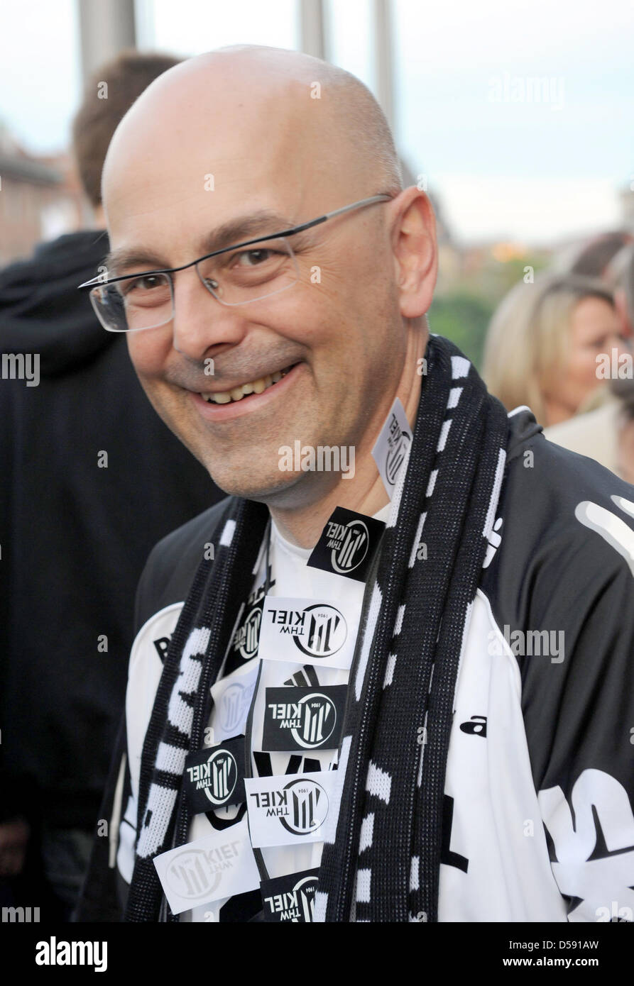 Kiel's Mayor Torsten Albig celebrates winning the German Championship ...