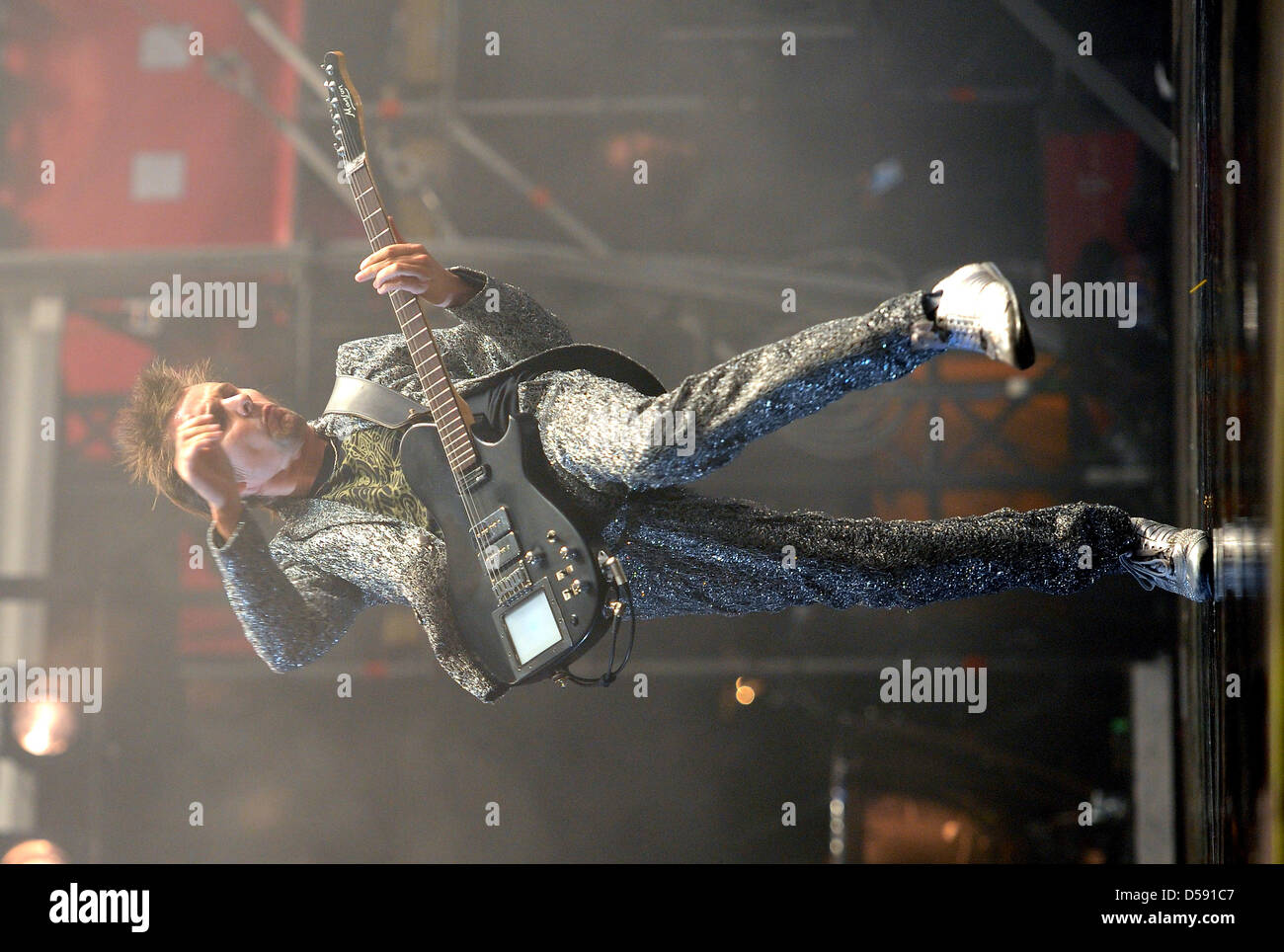 Muse lead singer matthew bellamy hi-res stock photography and images ...