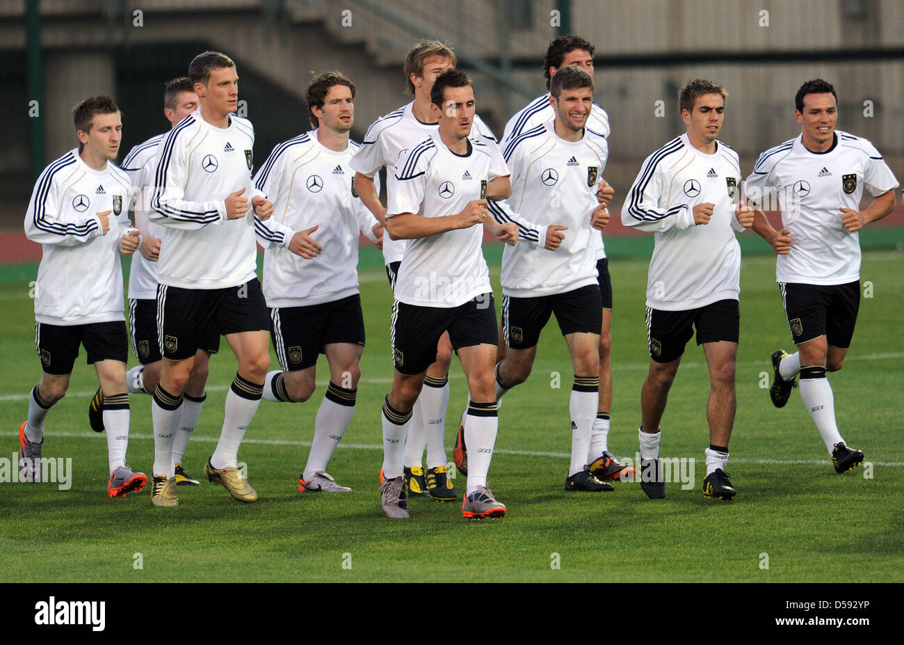 German internationals warm up during a training session at Super ...
