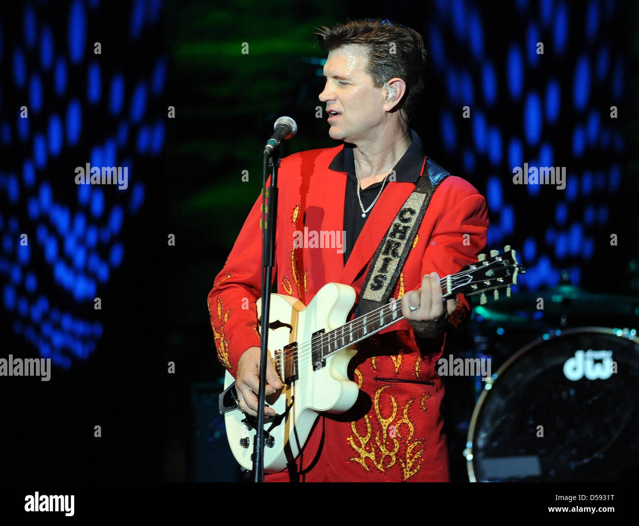 Chris isaak guitar hi-res stock photography and images - Alamy