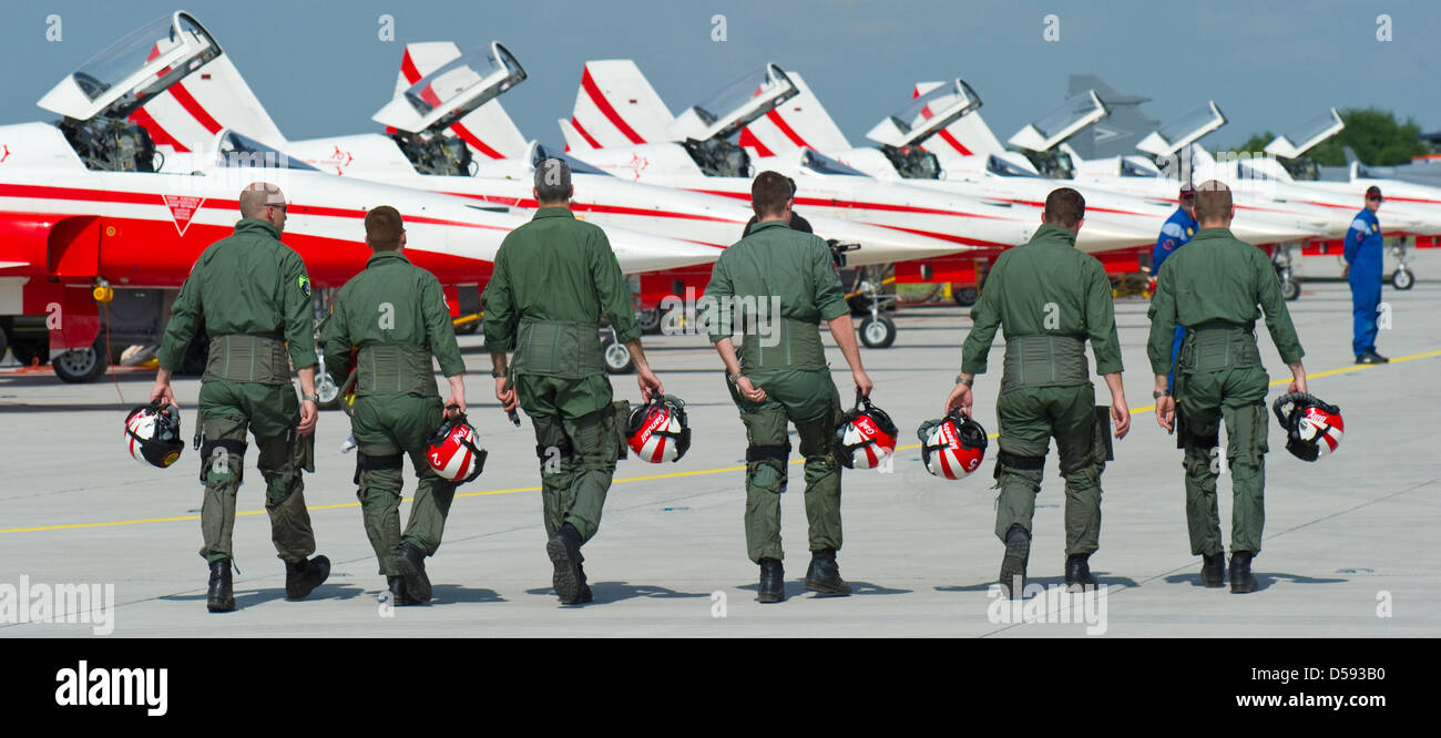 The pilots of Swiss national air force squad 'Patrouille Suisse ...