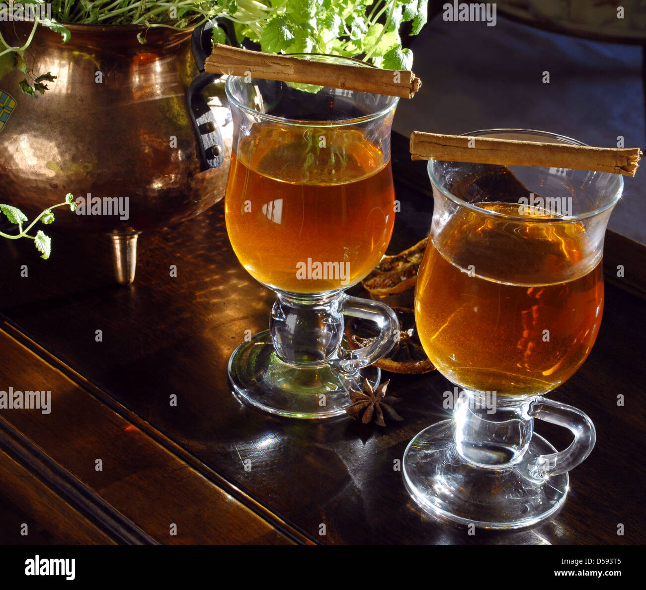 Two cups hi-res stock photography and images - Alamy