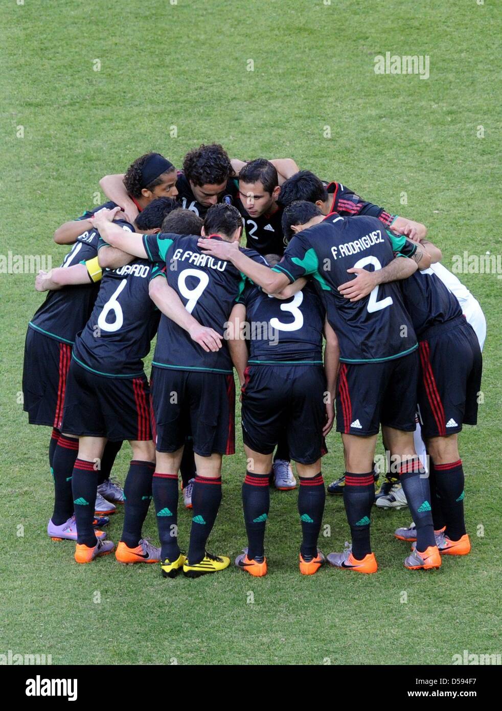 Circle kick hi-res stock photography and images - Alamy