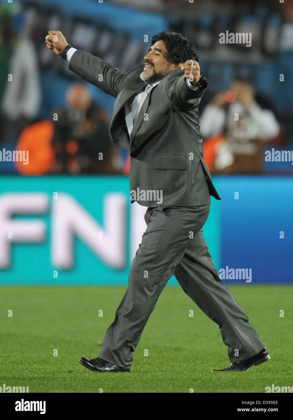 Head coach Diego Armando Maradona of Argentina celebrates after the ...