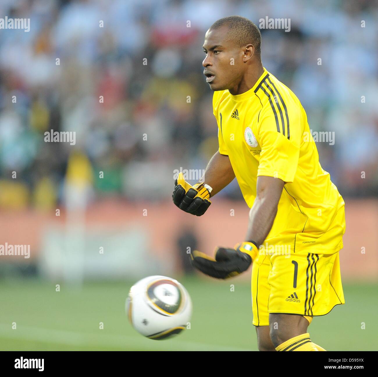 Nigeria's goalkeeper Vincent Enyeama in action during the 2010 FIFA ...