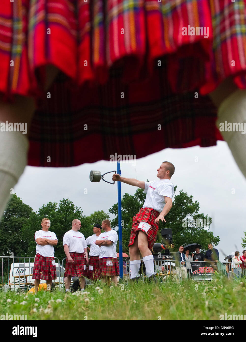 Men in kilts hi-res stock photography and images - Alamy