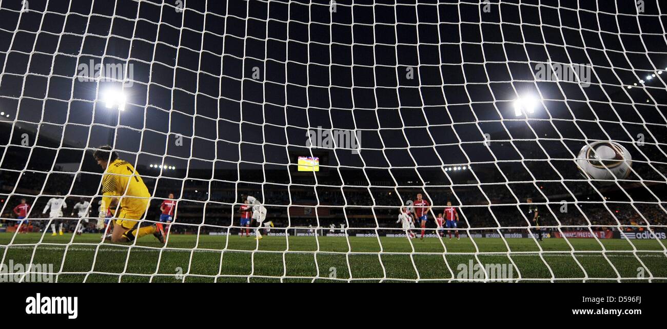 Serbia goalkeeper vladimir stojkovic hi-res stock photography and ...
