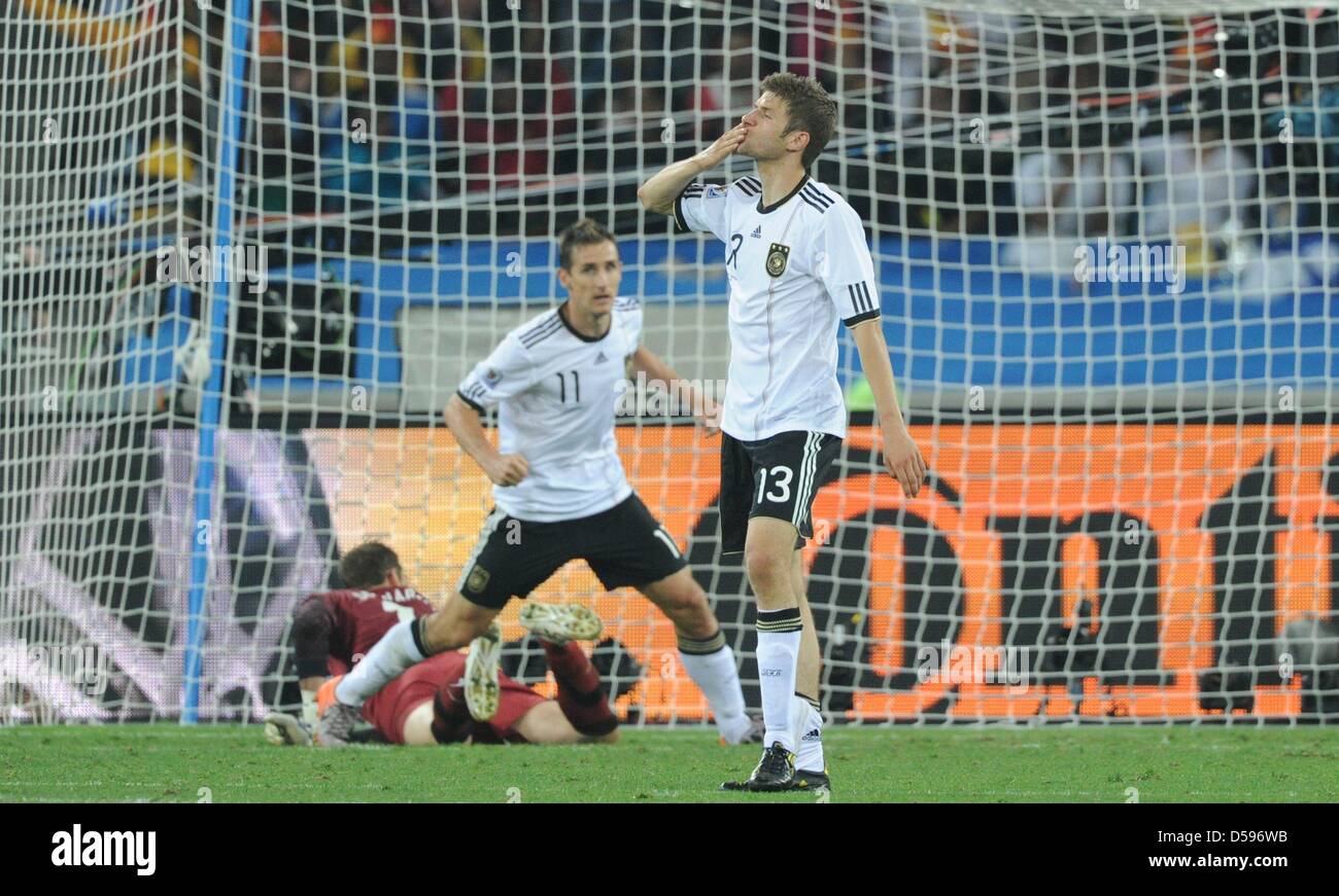 Australia goalkeeper mark schwarzer hi-res stock photography and images ...