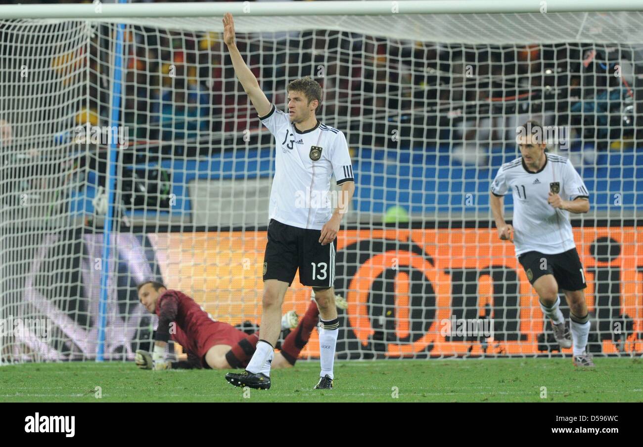 Germany's Thomas Mueller (C) celebrates with team-mate Miroslav Klose ...