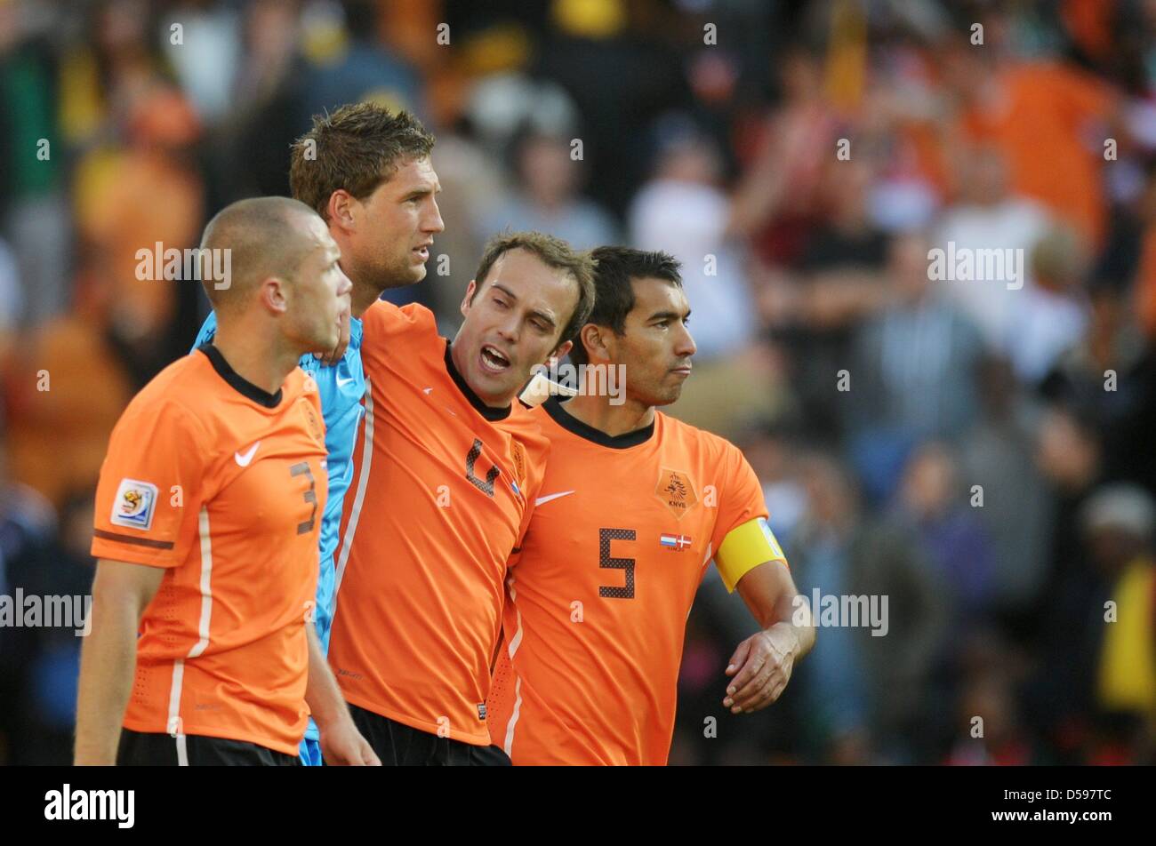 John Heitinga (L-R), goalkeeper Maarten Stekelenburg, Joris Mathijsen ...