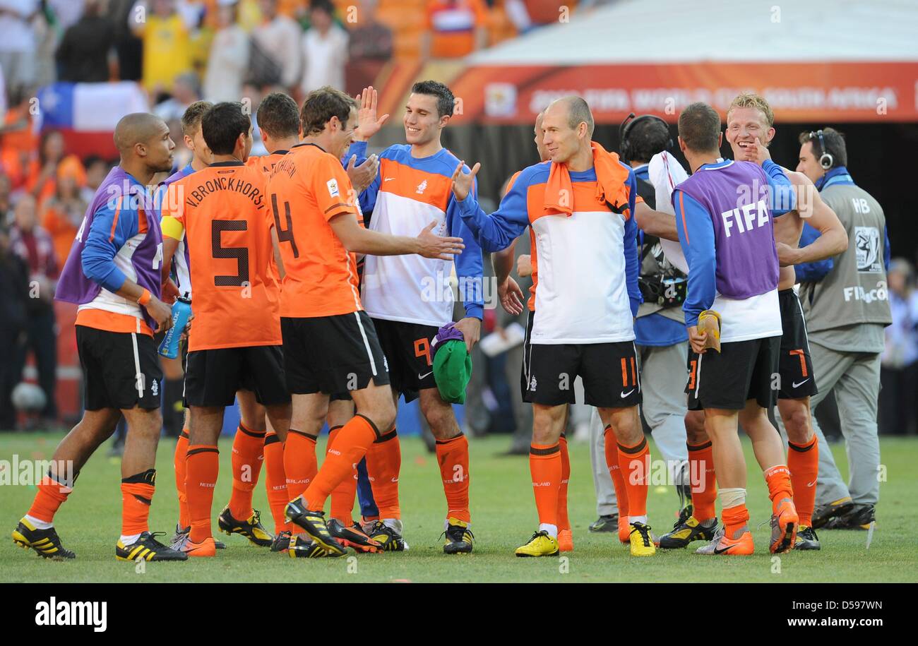 Van persie netherlands celebrate hi-res stock photography and images ...
