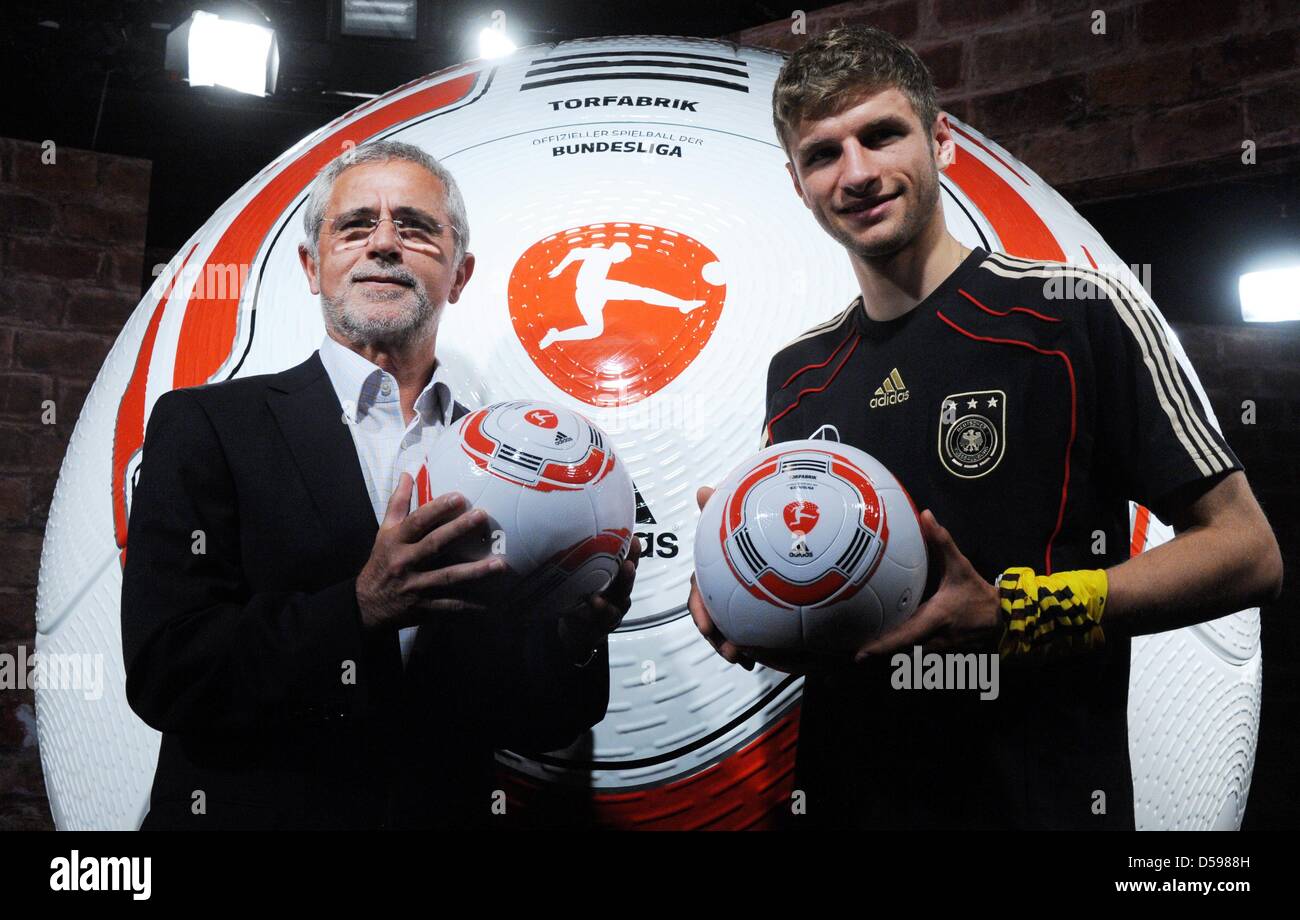 German player Thomas Mueller (R) and former German player Gerd Mueller ...