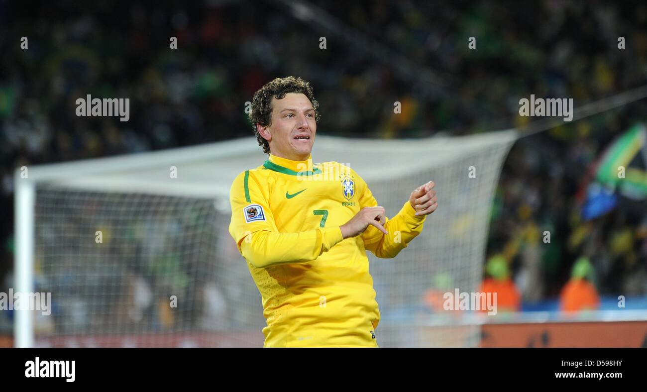 Brazil's Elano (C) celebrates scoring the 2-0 during the 2010 FIFA ...