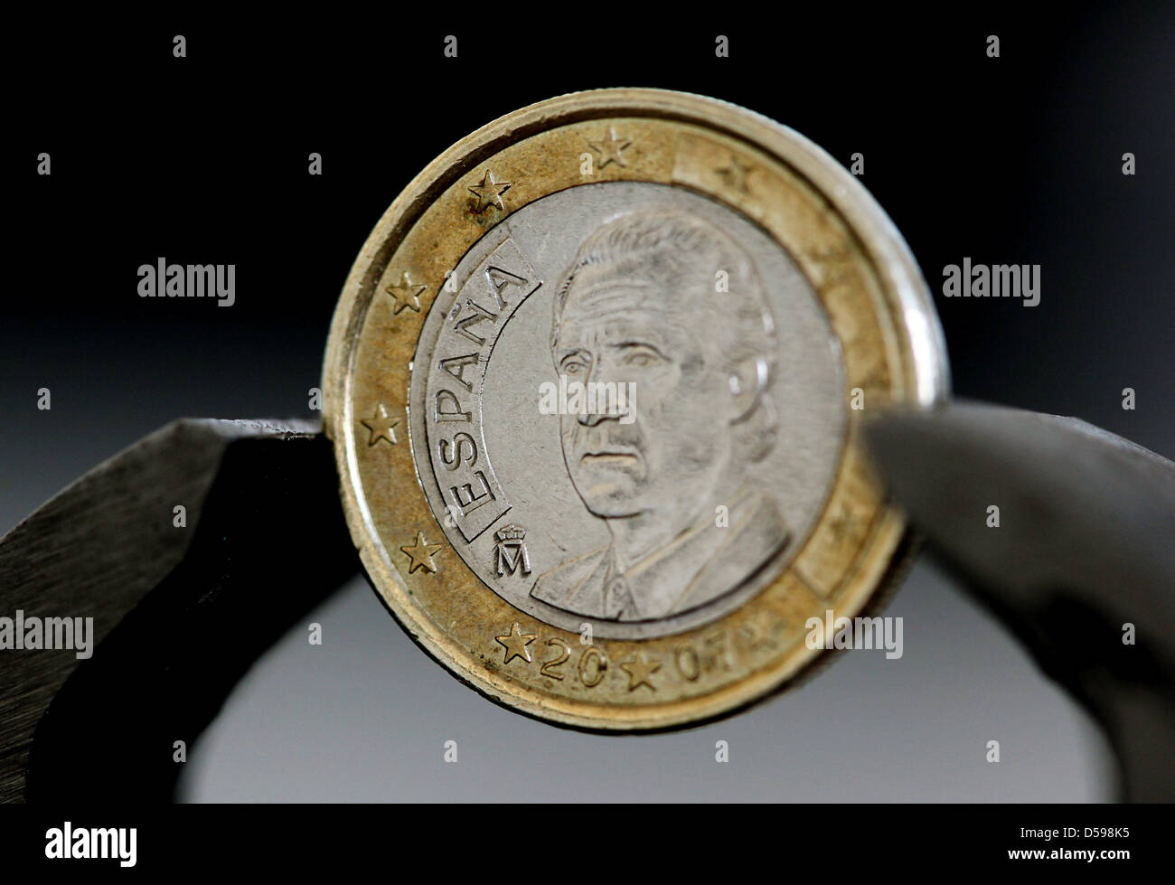 ILLUSTRATION - A Spanish euro coin pictured in Cologne, Germany, 16 ...