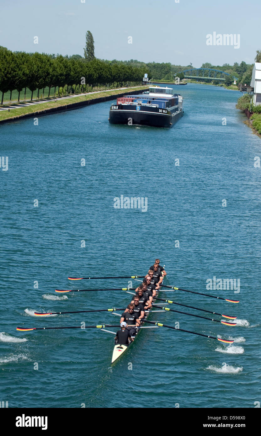 Rowing eight bottom hi-res stock photography and images - Alamy