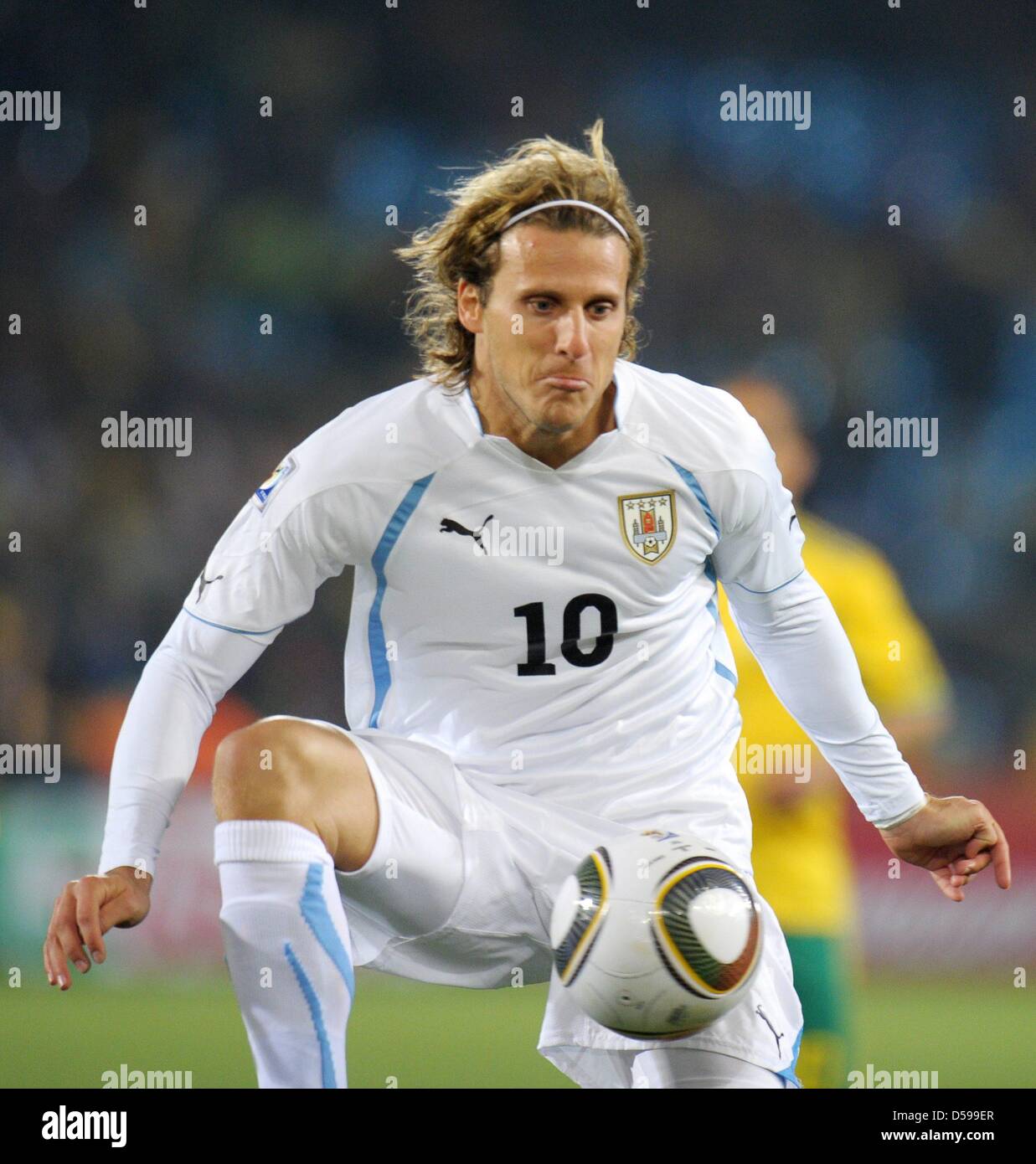 Diego forlan uruguay hi-res stock photography and images - Alamy