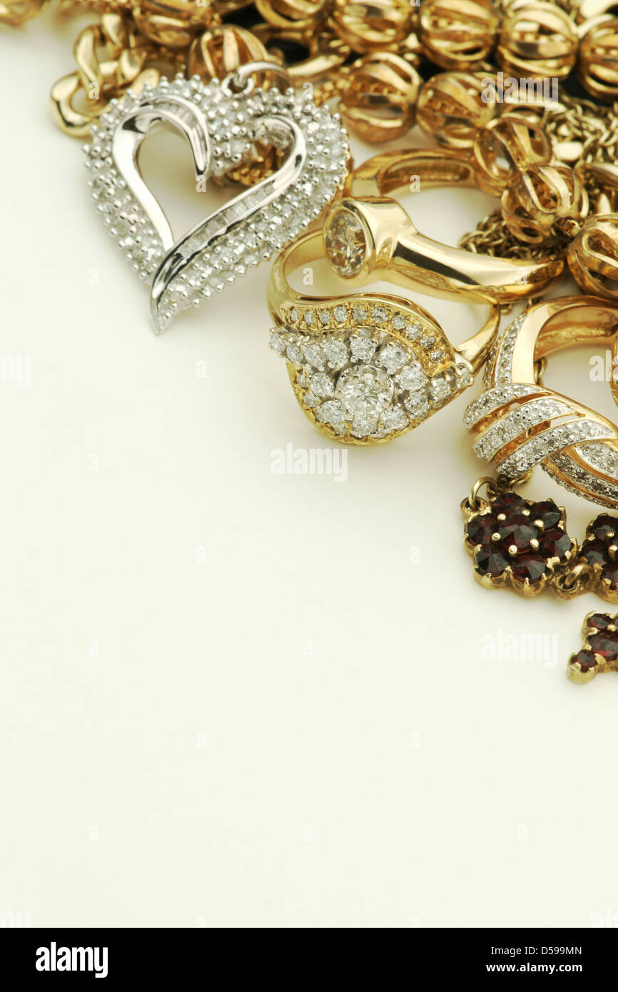 Gold diamond necklace jewelry hi-res stock photography and images - Alamy