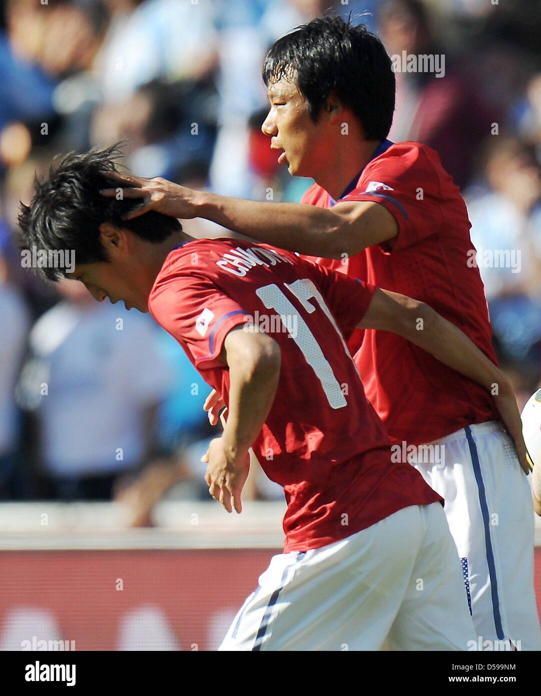 Lee Chung Yong (L) of South Korea celebrates with Yeom Ki Hun after ...