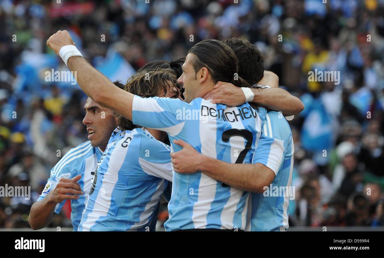 Argentina's Angel Di Maria (L-R), Gabriel Heinze and Martin Demichelis ...