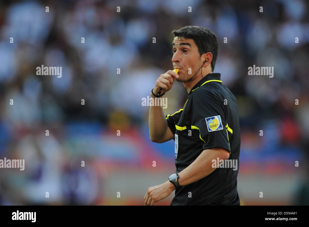Spanish referee Alberto Undiano in action during the 2010 FIFA World ...