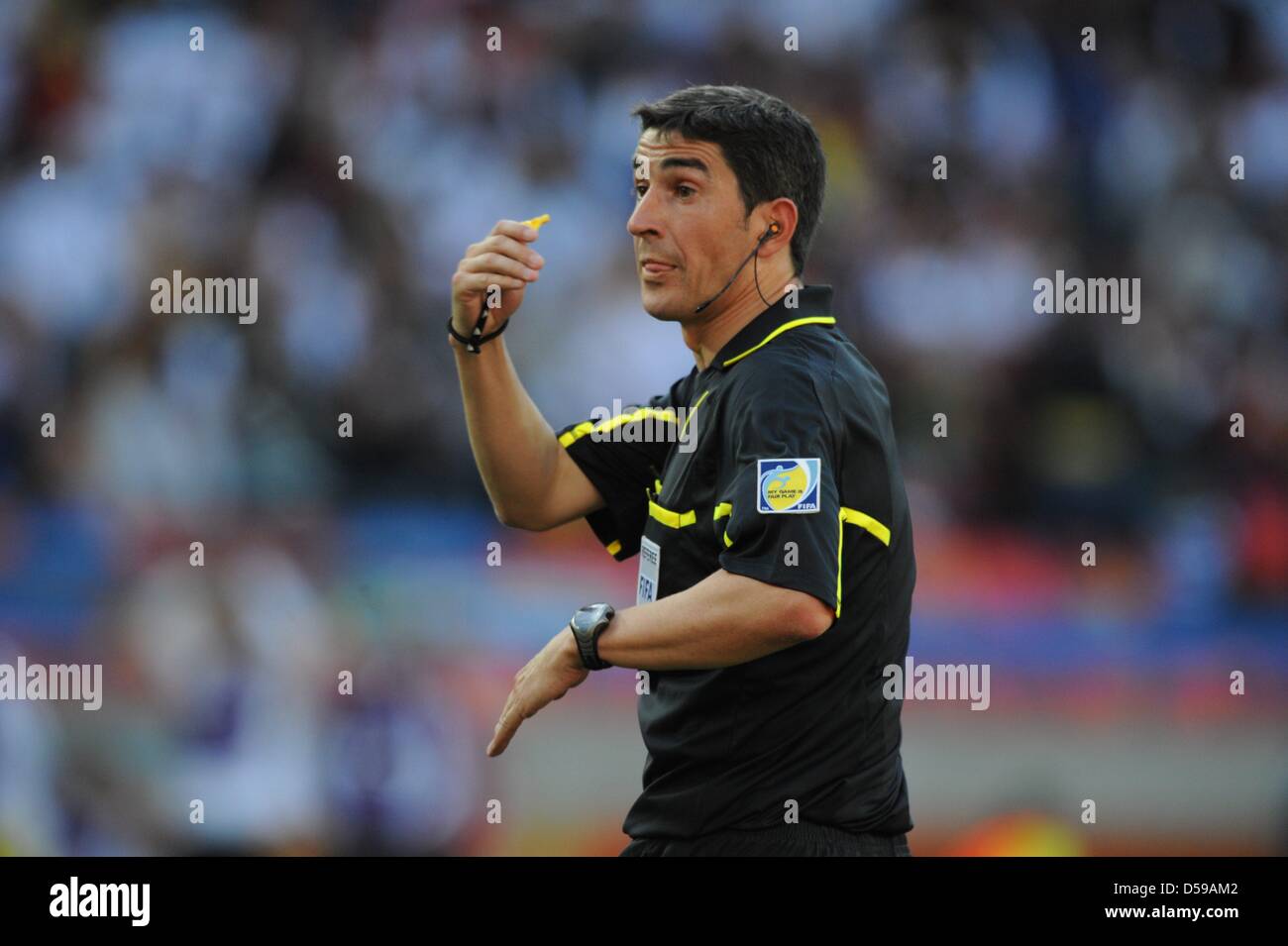 Spanish referee Alberto Undiano in action during the 2010 FIFA World ...