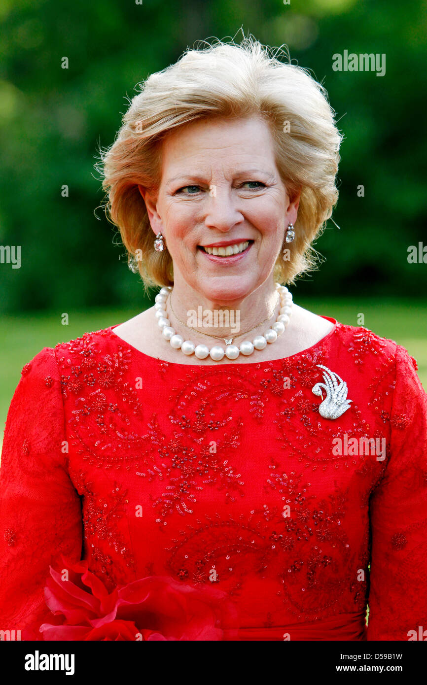 Queen Anne-Marie of Greece arrives for the goverment dinner at the Eric ...