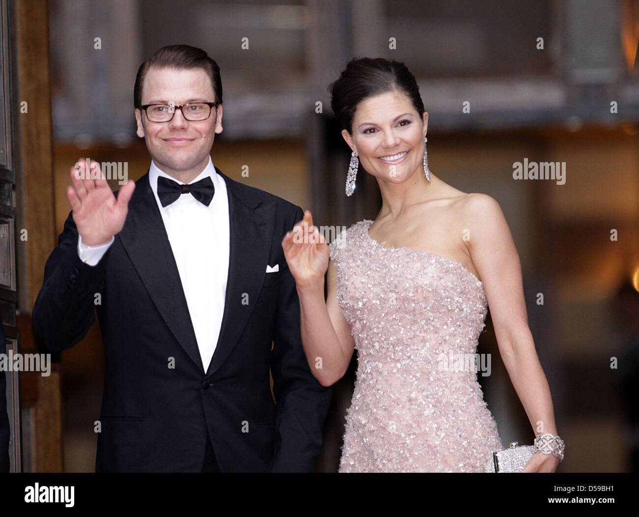 Crown Princess Victoria of Sweden and Daniel Westling arrive for a gala ...