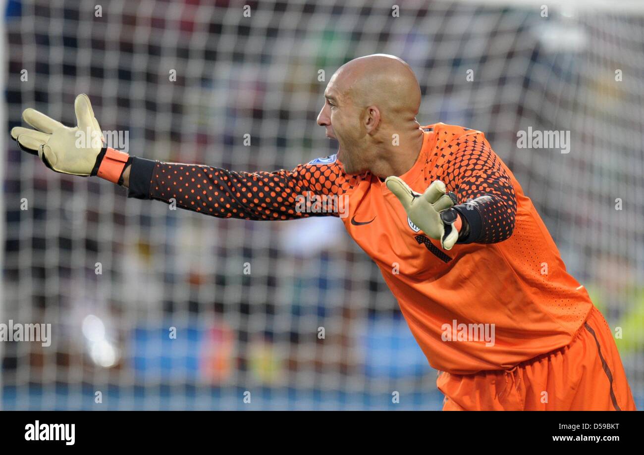 Goalkeeper Tim Howard of USA gestures during the FIFA World Cup 2010 ...