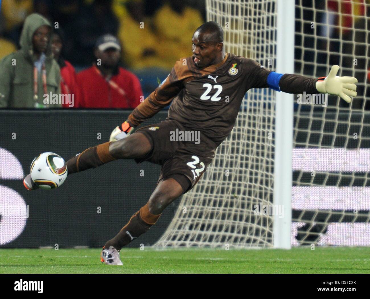 Richard Kingson of Ghana kicks off the ball during the FIFA World Cup ...