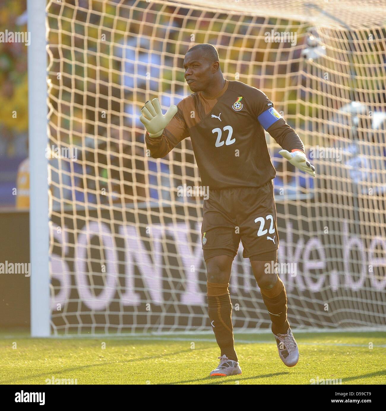 Ghana goalkeeper richard kingson hi-res stock photography and images ...