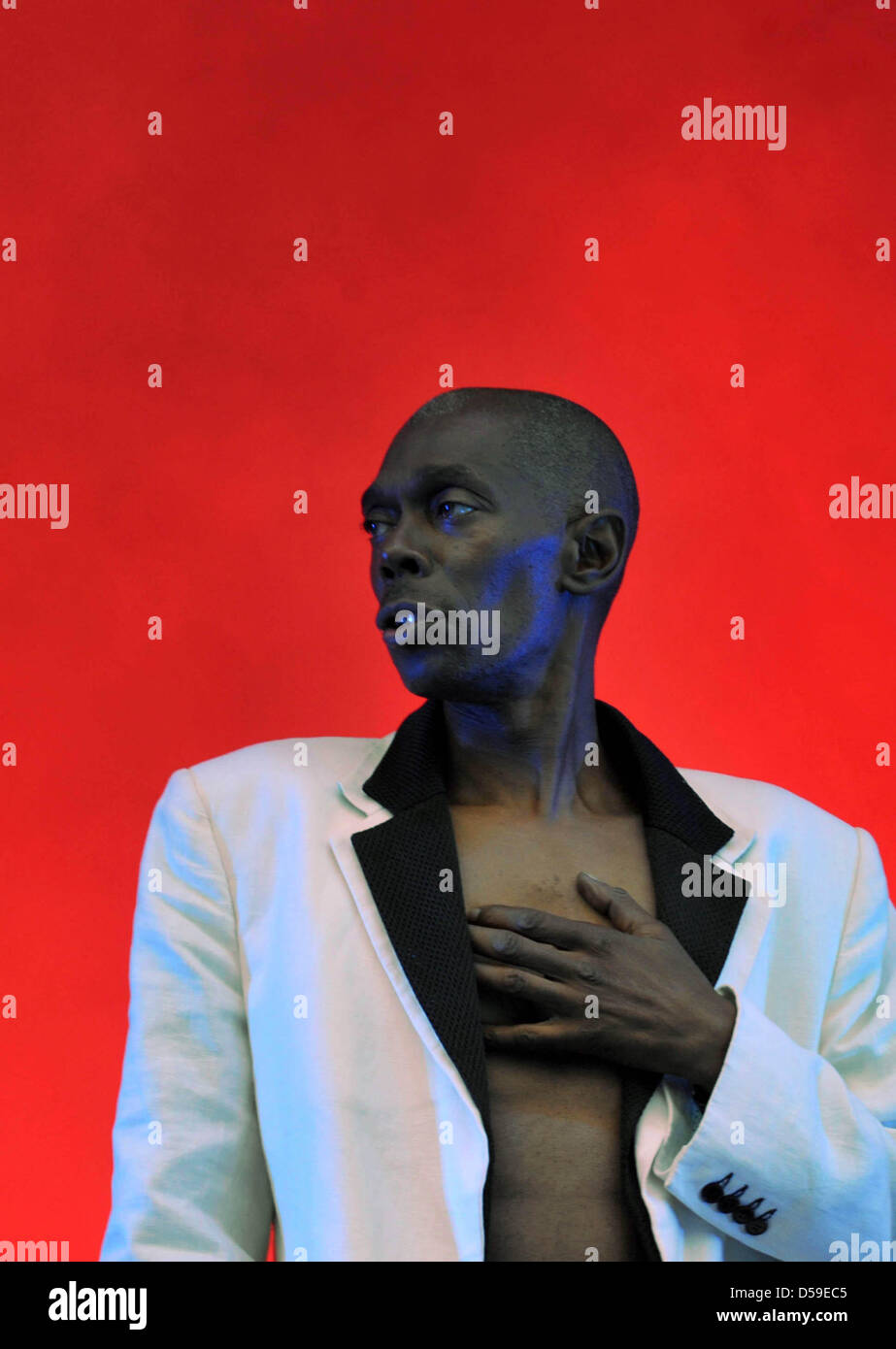 Maxwell singer hi-res stock photography and images - Alamy