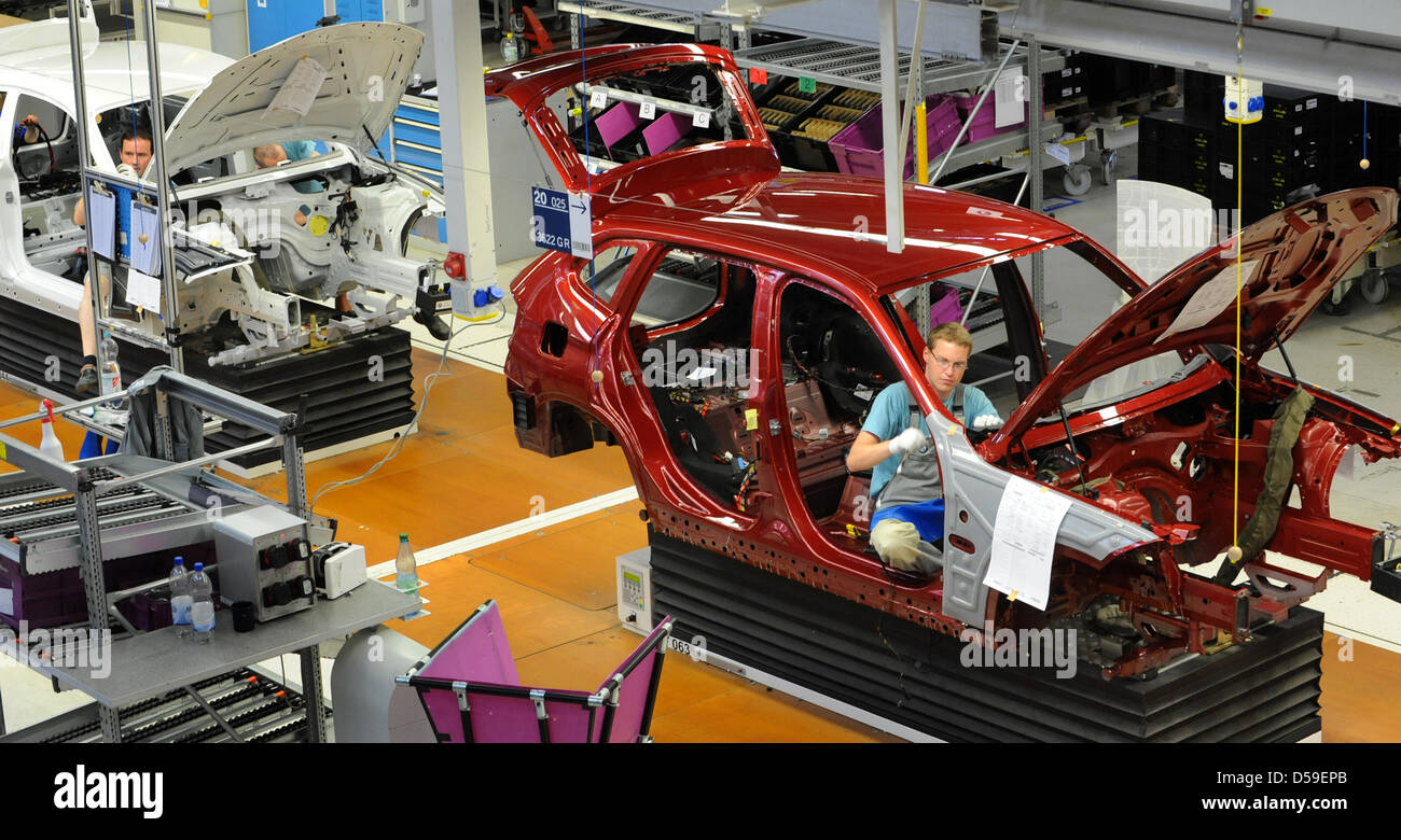 Bmw assembly line hi-res stock photography and images - Alamy