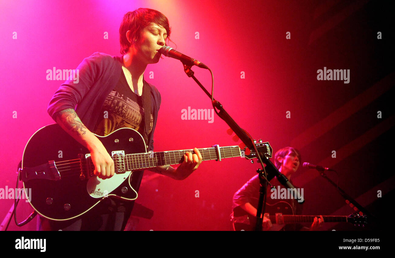 Tegan Rain Quin (l) and Sara Kiersten Quin of the Canadian Indie-Rock ...