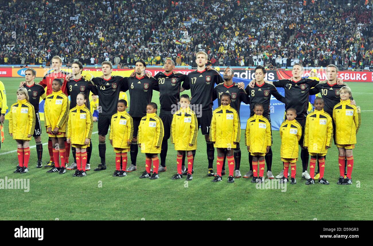Philipp Lahm (L-R), Manuel Neuer, Arne Friedrich, Thomas Mueller, Sami ...