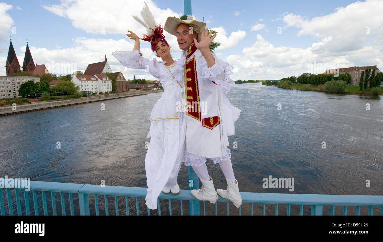 Actors Caroline Schrueck and Martin van Bracht of theatre company ...