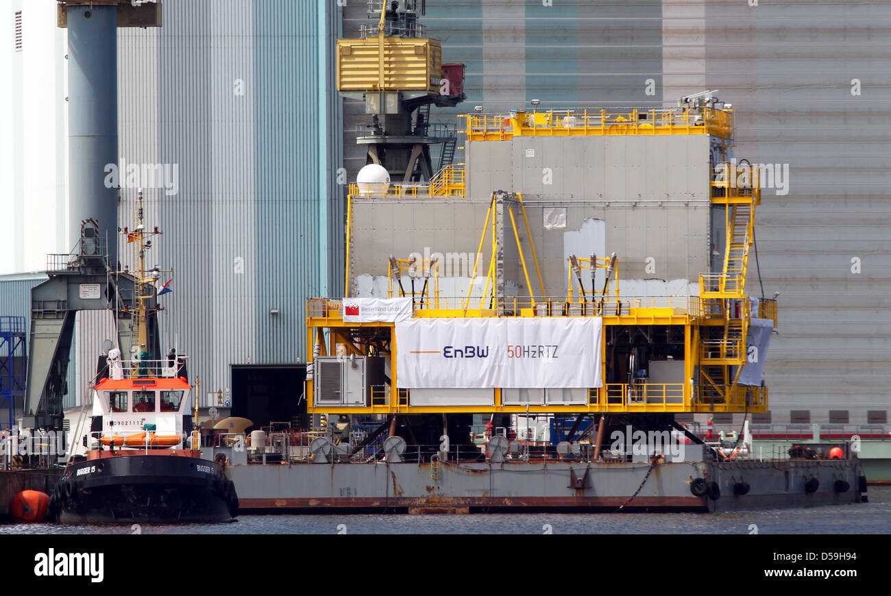 A transformer station for offshore wind farm 'EnBW Baltic 1' arrives at ...