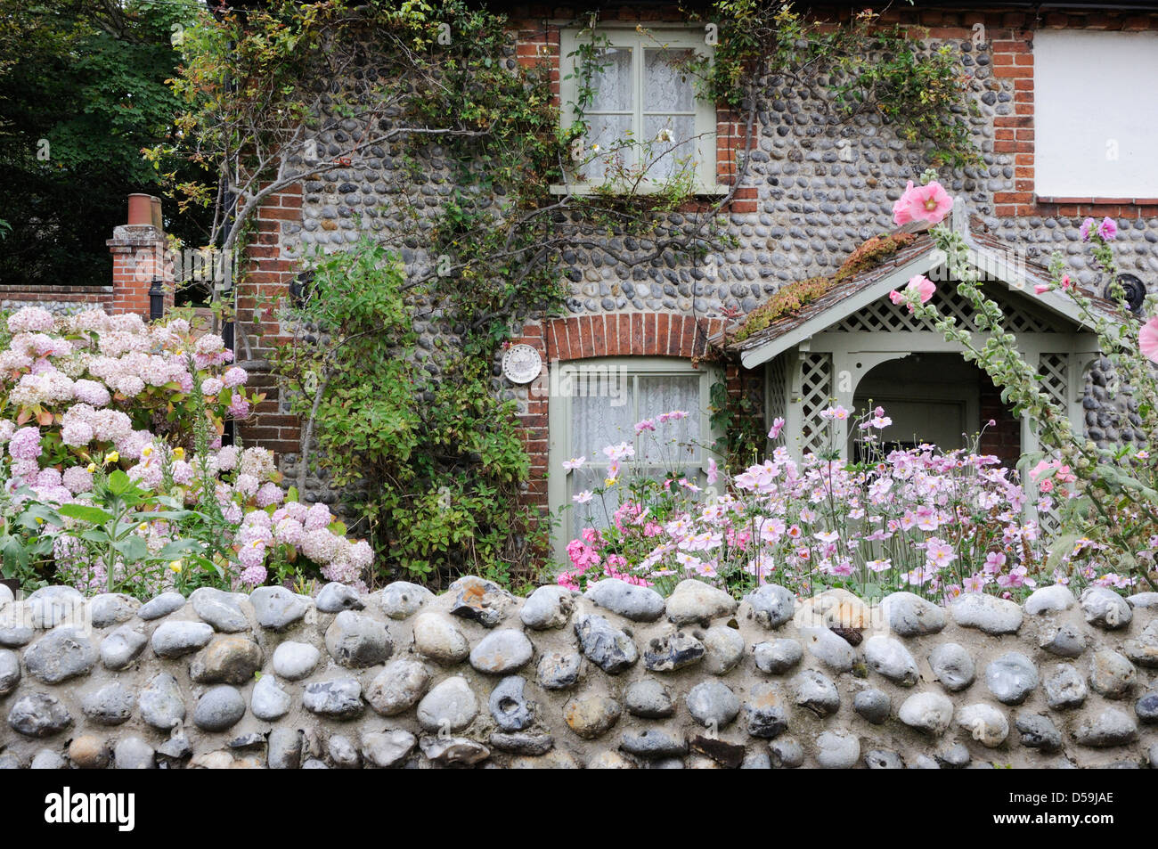 Flint cottage traditional hi-res stock photography and images - Alamy