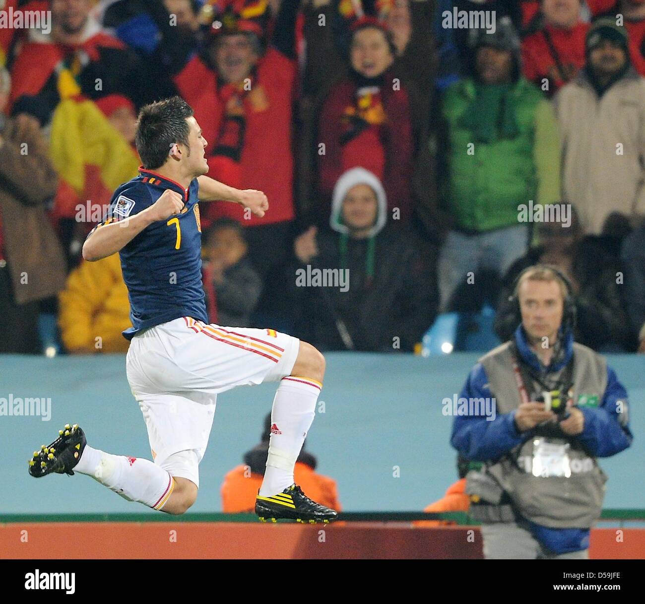David villa spain celebrates hi-res stock photography and images - Alamy