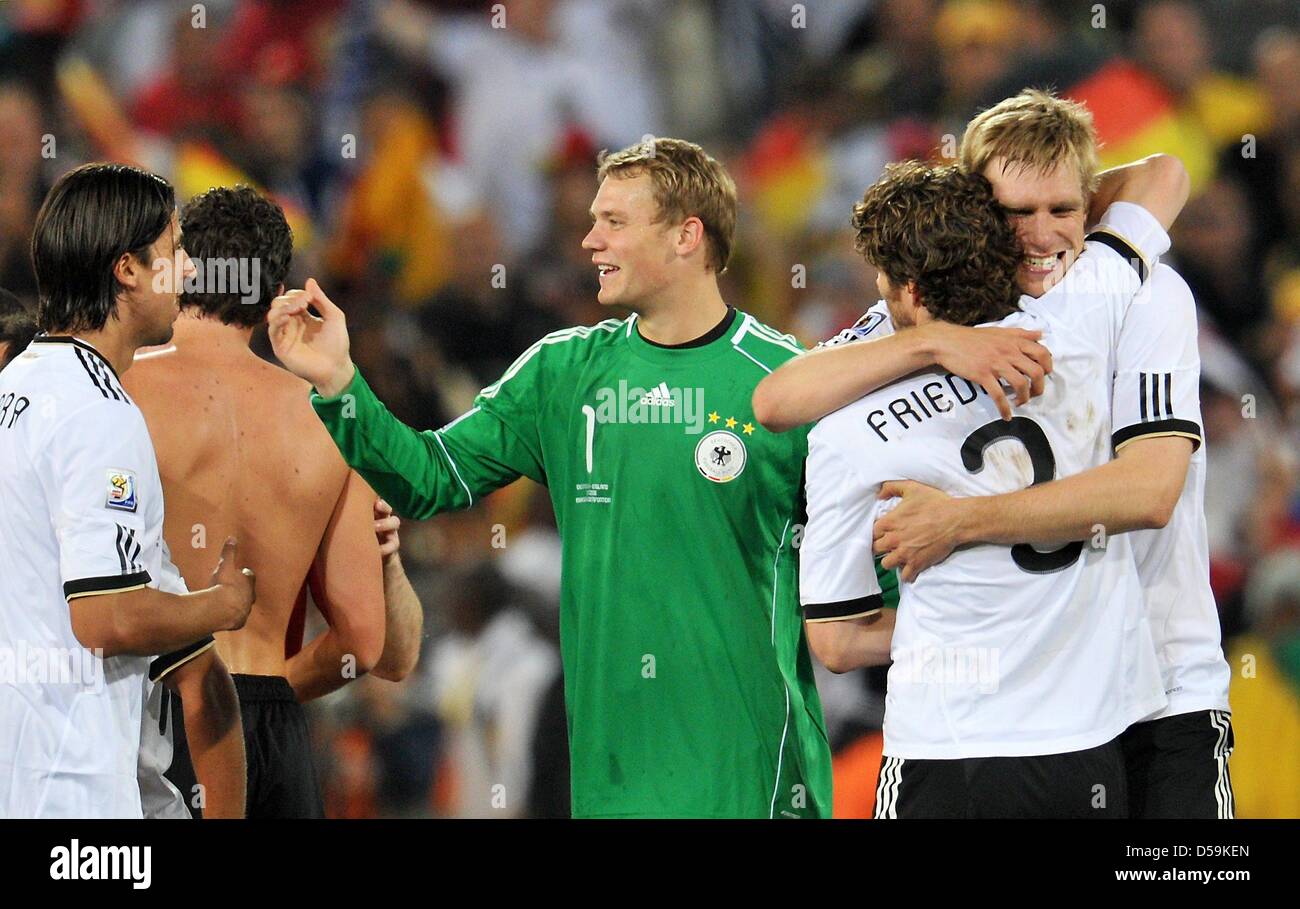 Sami Khedira (L-R), goalkeeper Manuel Neuer, Arne Friedrich and Per ...