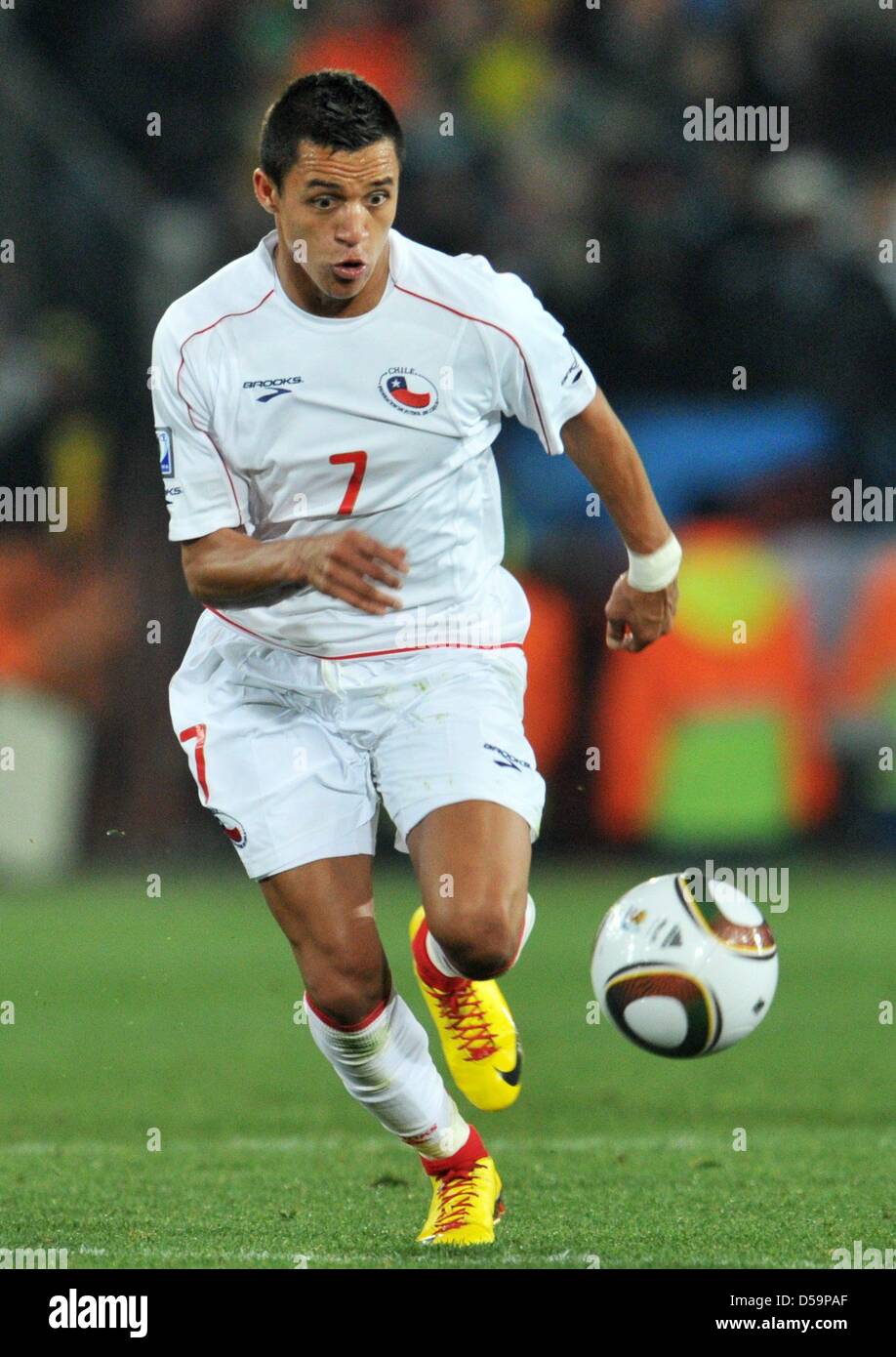 Chile brazil alexis sanchez hi-res stock photography and images - Alamy