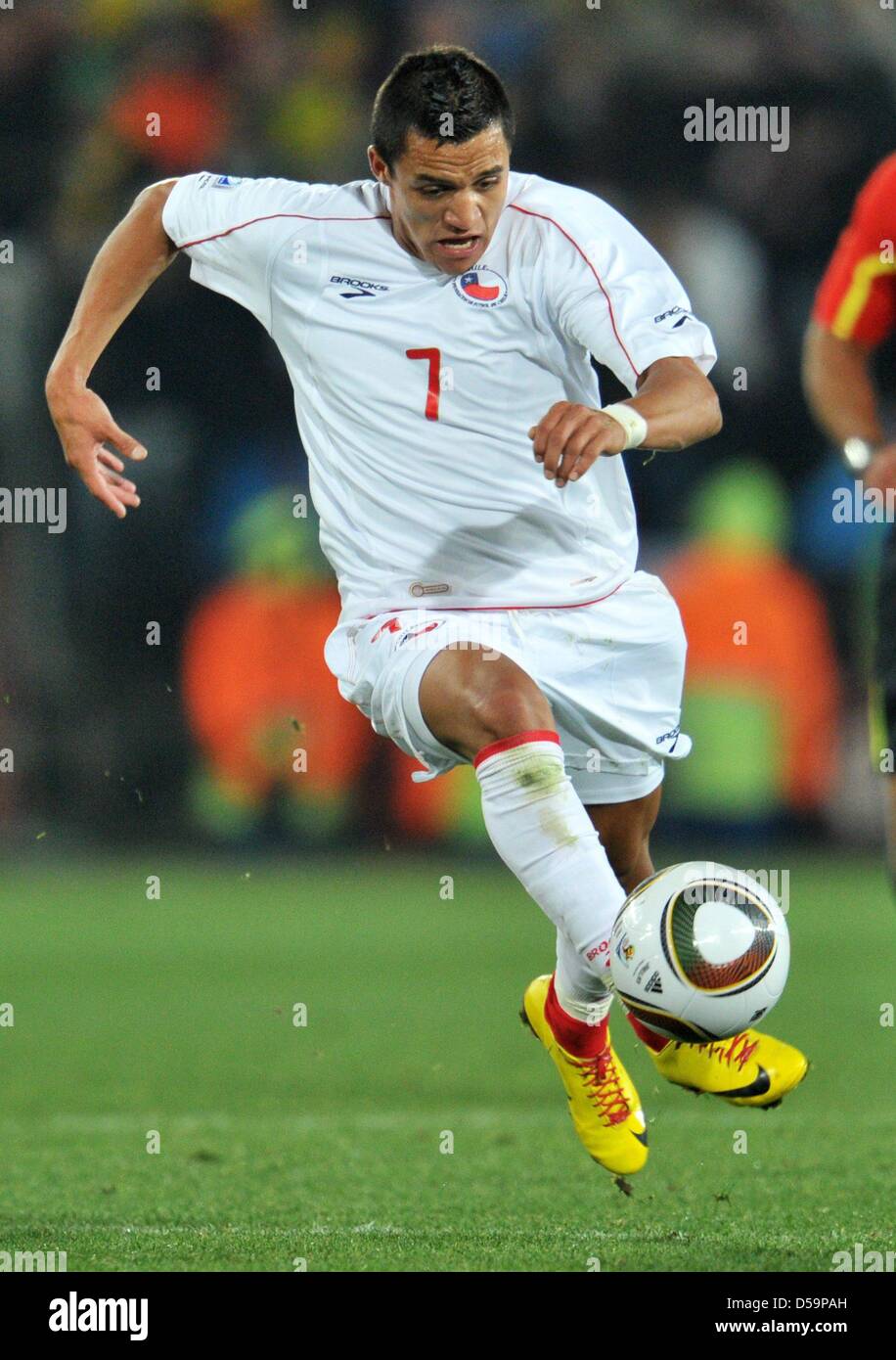 Chile brazil alexis sanchez hi-res stock photography and images - Alamy