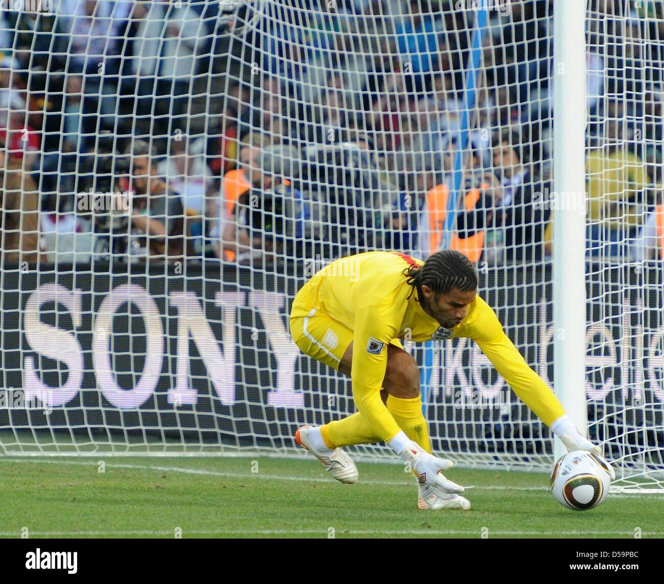 England goalkeeper hi-res stock photography and images - Alamy