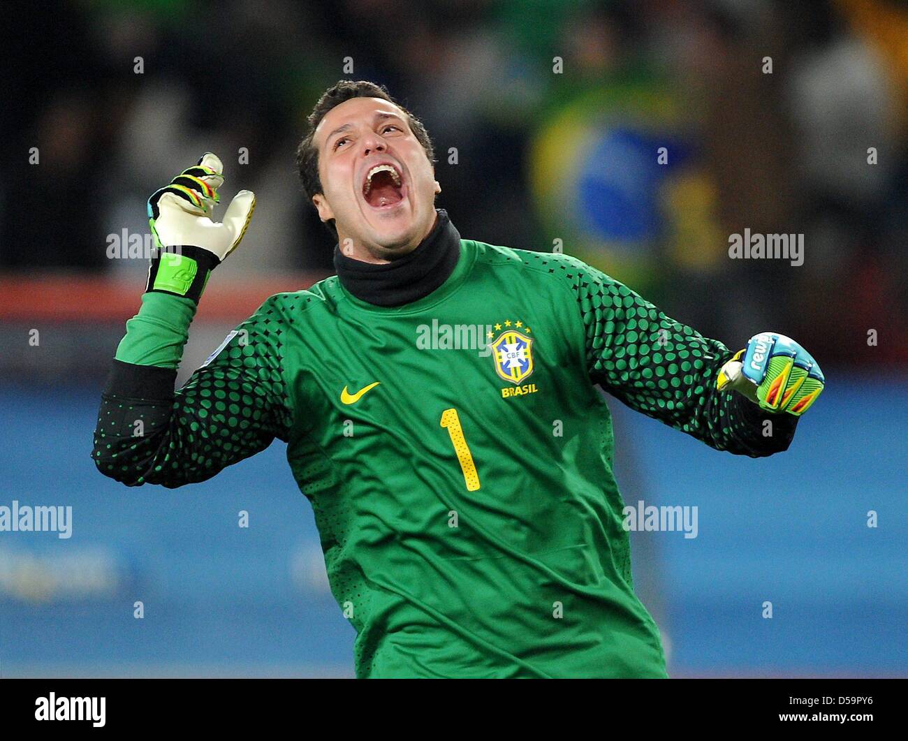 Goalkeeper julio cesar hi-res stock photography and images - Alamy