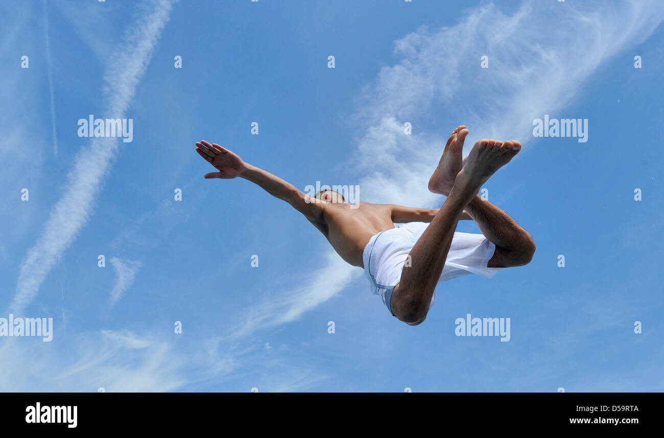 A boy jumps into a pool in the open air bath 'Grugabad' in Essen ...