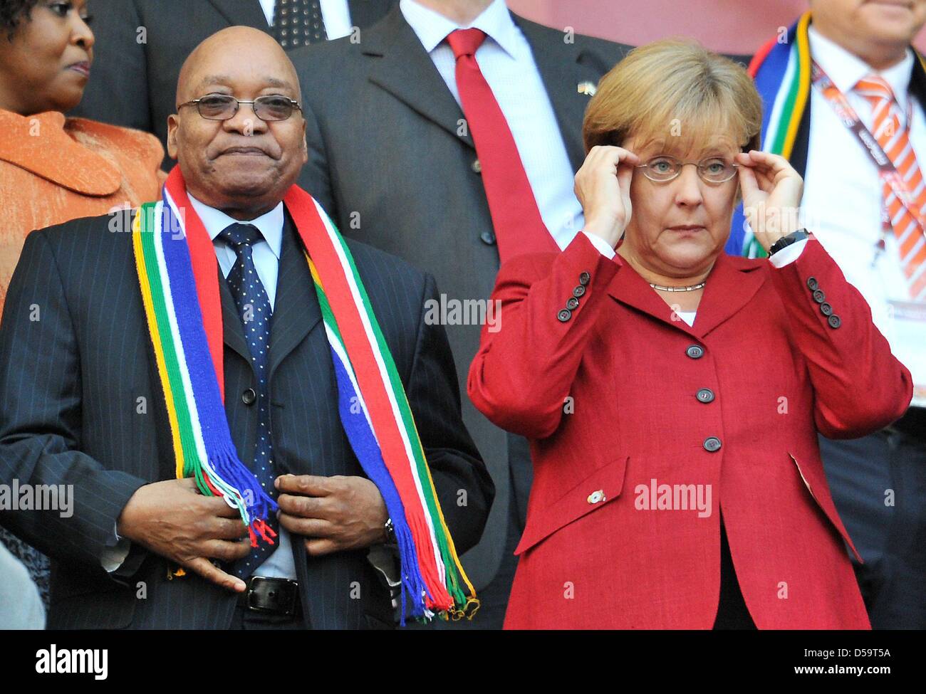 German Chancellor Angela Merkel (CDU, R) and South African President ...