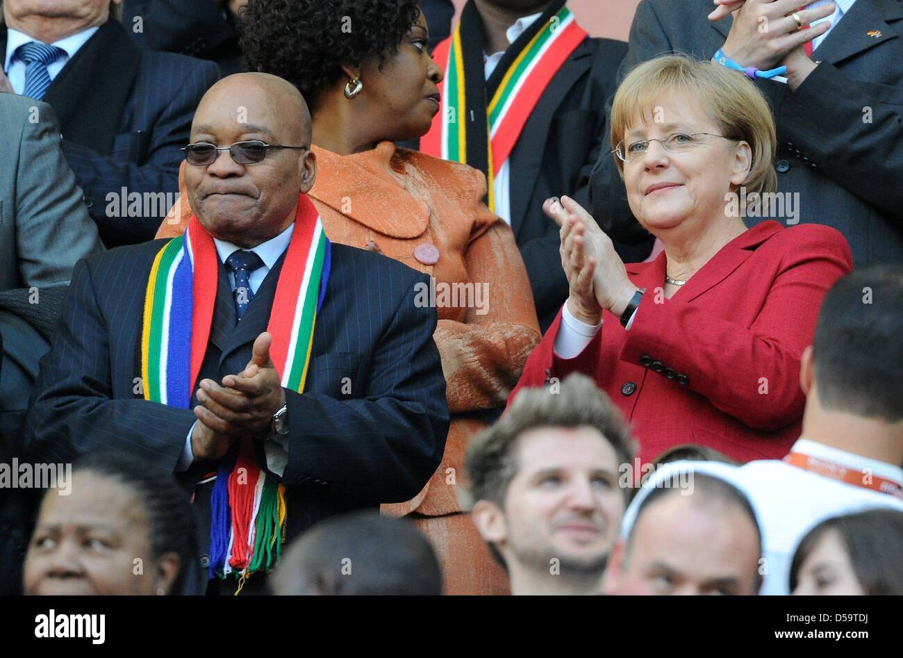 German Chancellor Angela Merkel (CDU, R) stands next to South African ...