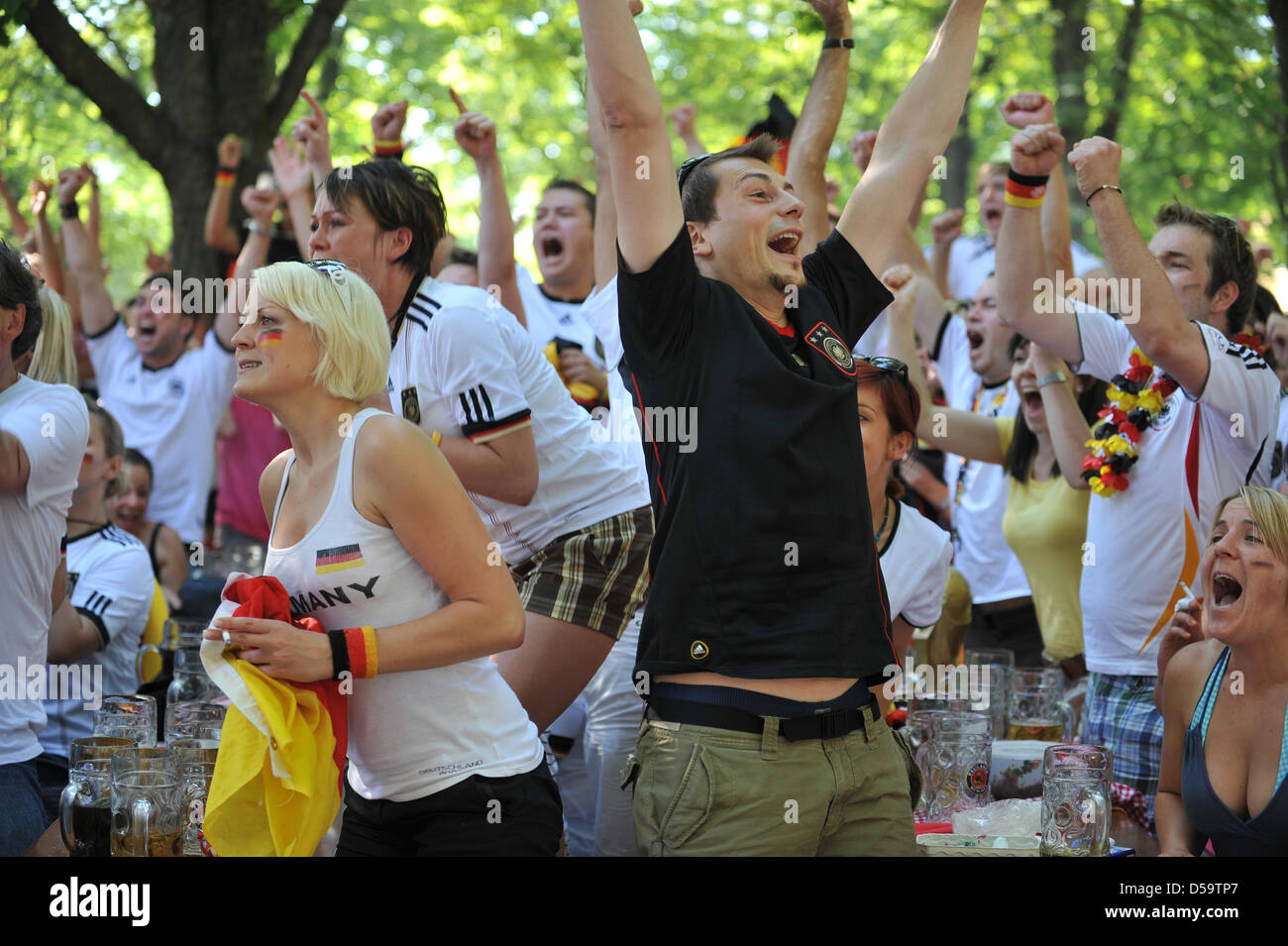 Cub fans cheer hi-res stock photography and images - Alamy
