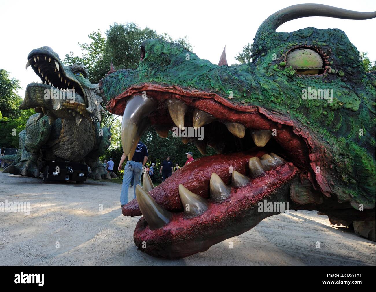 A new and improved dragon (L) eclipses the old one in Furth im Wald ...